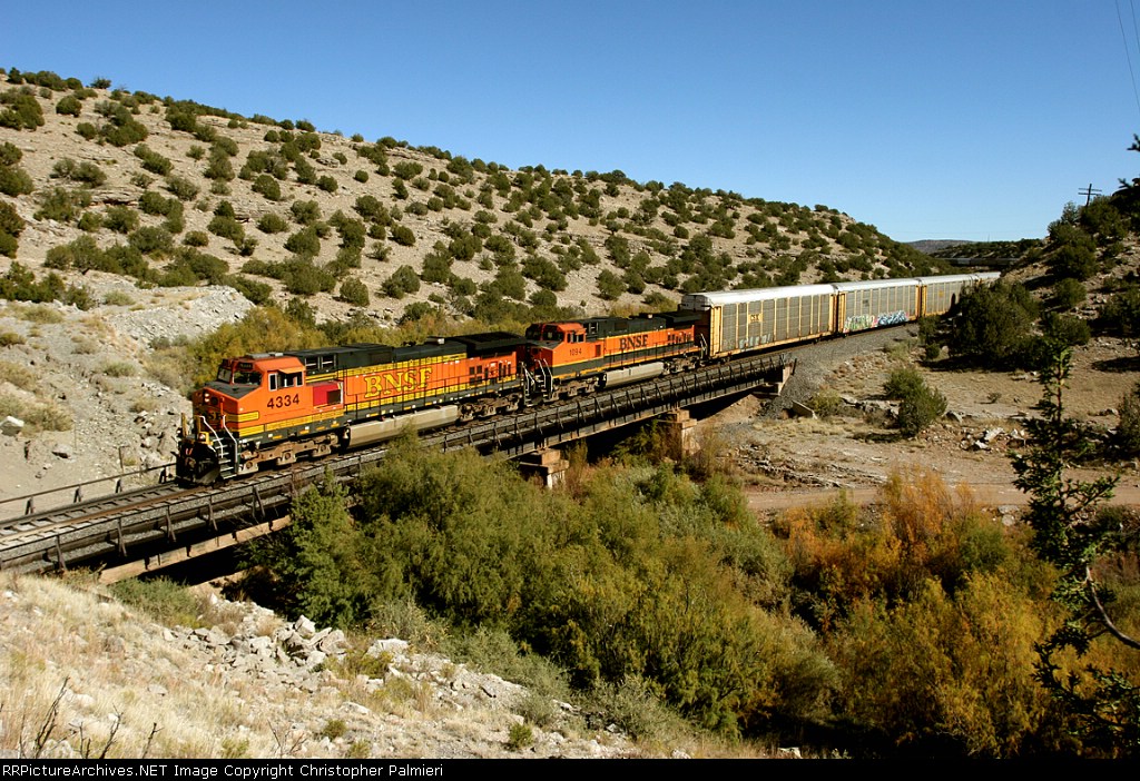BNSF 4334 and BNSF 1094
